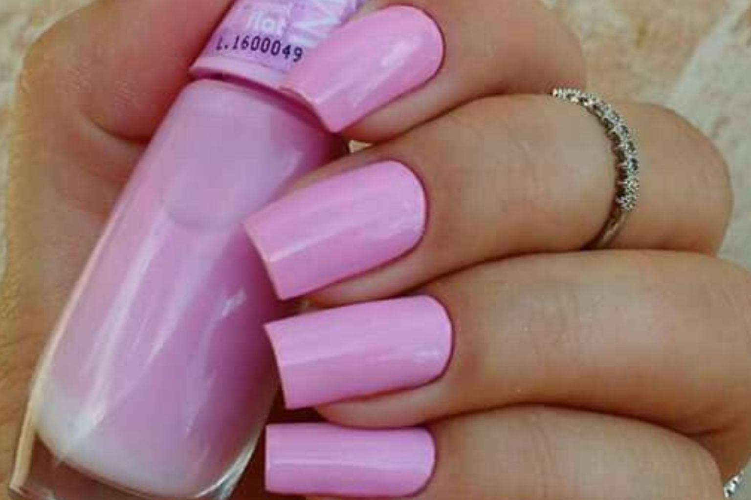 Unhas decoradas com esmalte Rosa Choque e Rosa Chiclete - UNHAS DECORADAS
